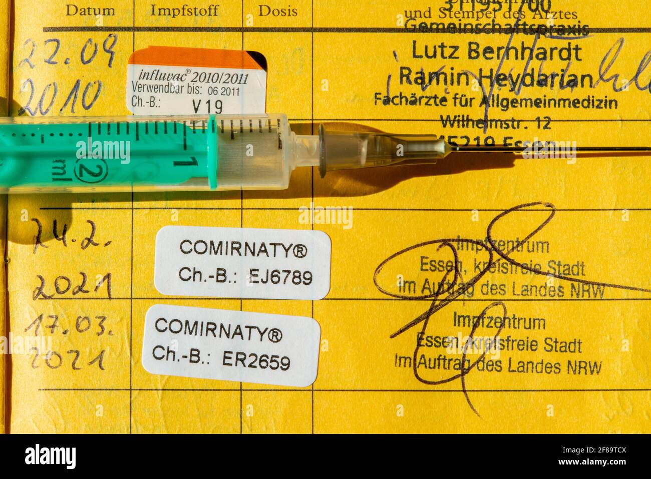 Vaccination book, proof of double vaccination with the Corona vaccine ...