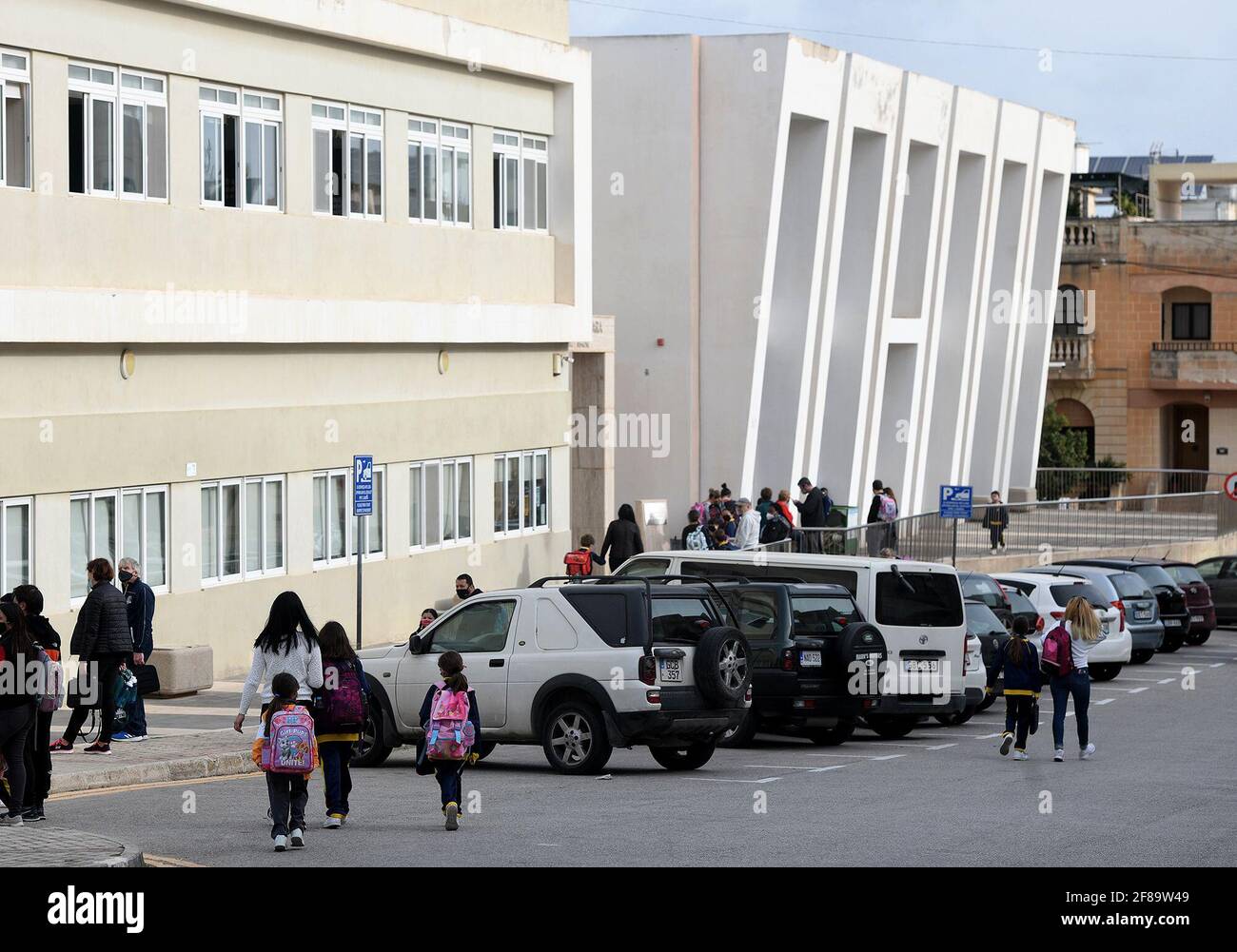 Secondary school children go school hi-res stock photography and images ...