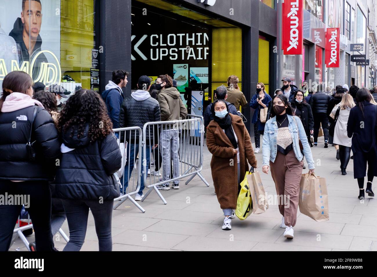 Shops reopen england hi-res stock photography and images - Alamy