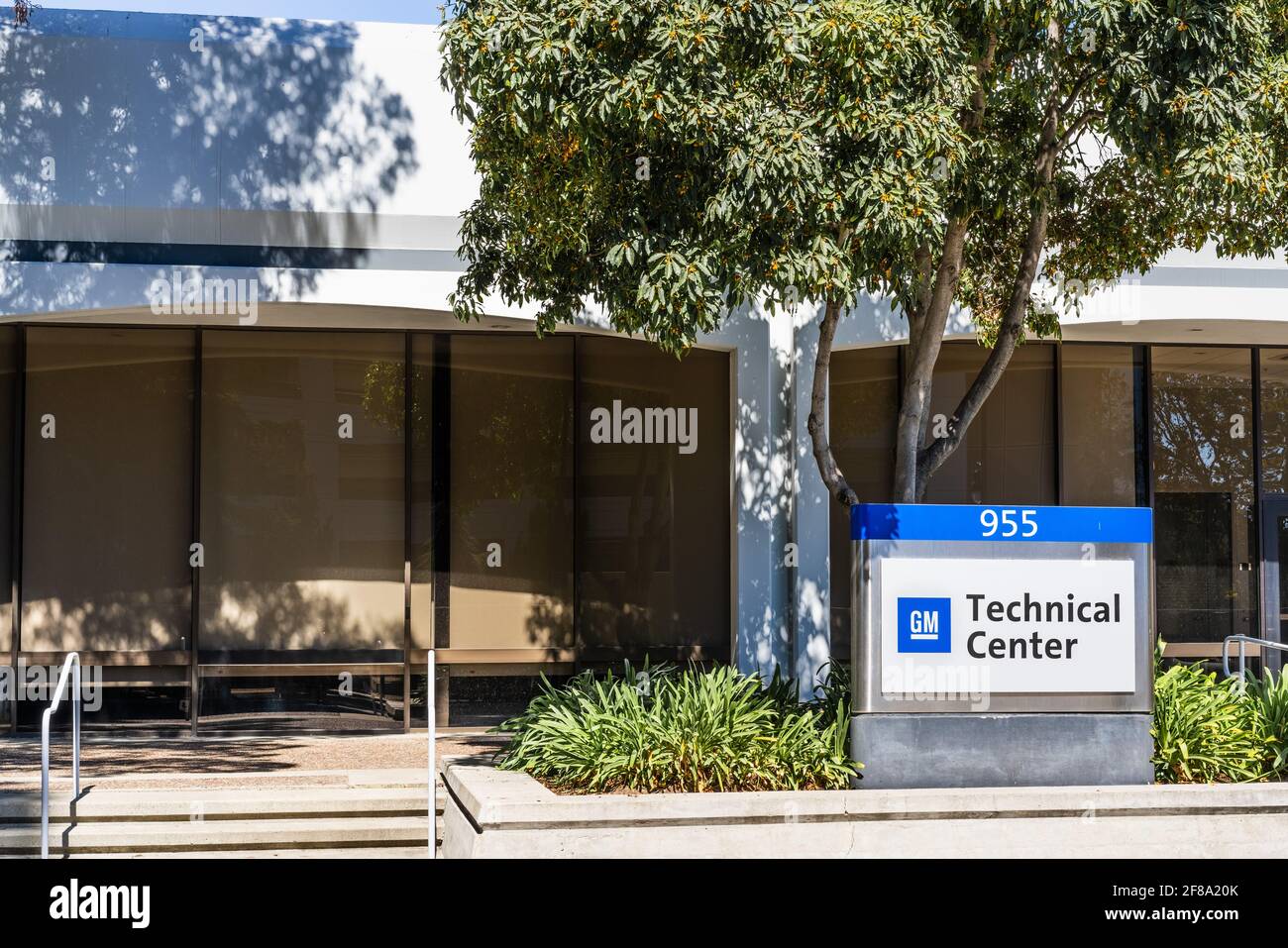 General motors headquarters hi-res stock photography and images - Alamy