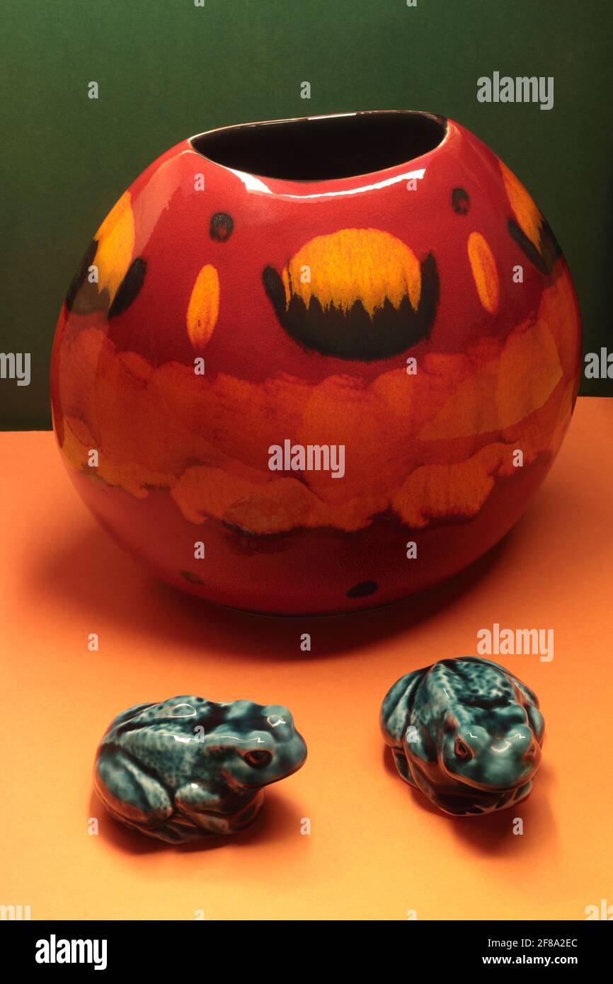 Poole pottery vase and frogs. Hand painted Poole Pottery volcano purse ...