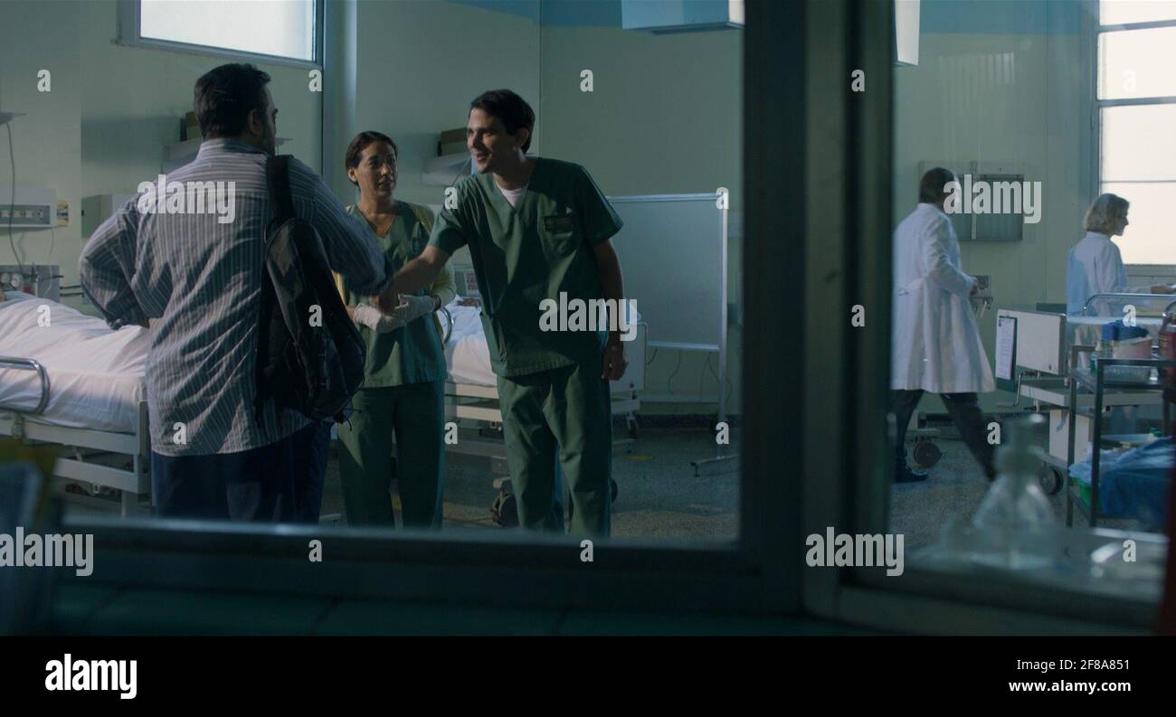 THE DOSE, (aka LA DOSIS), Carlos Portaluppi (left, back to camera ...