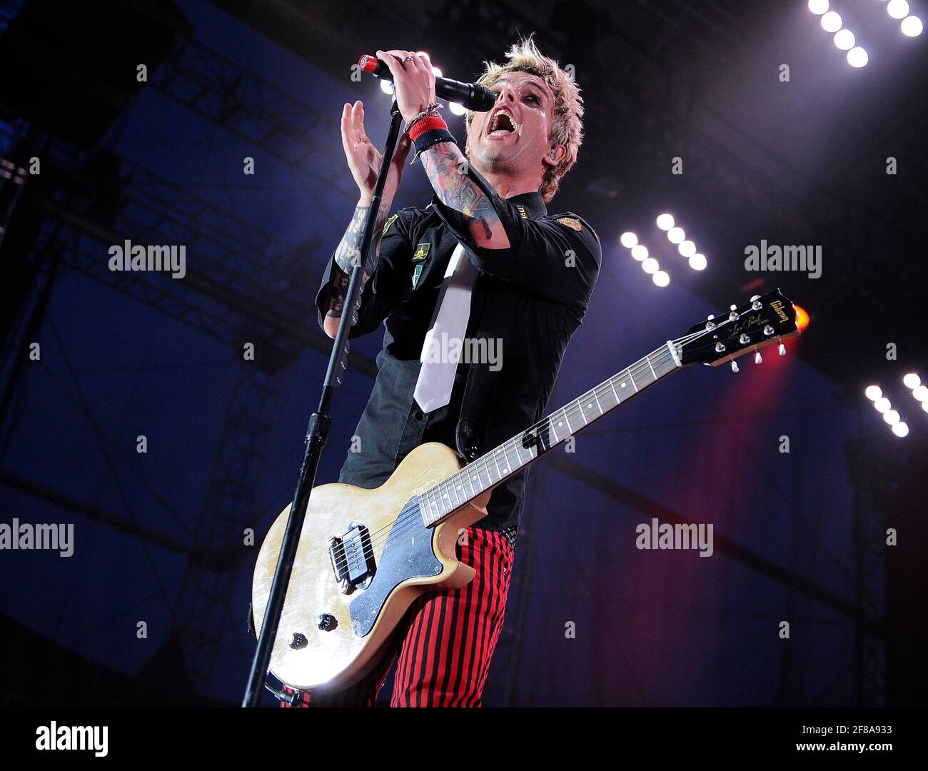Billie Joe Armstrong sings with his band Green day Stock Photo - Alamy
