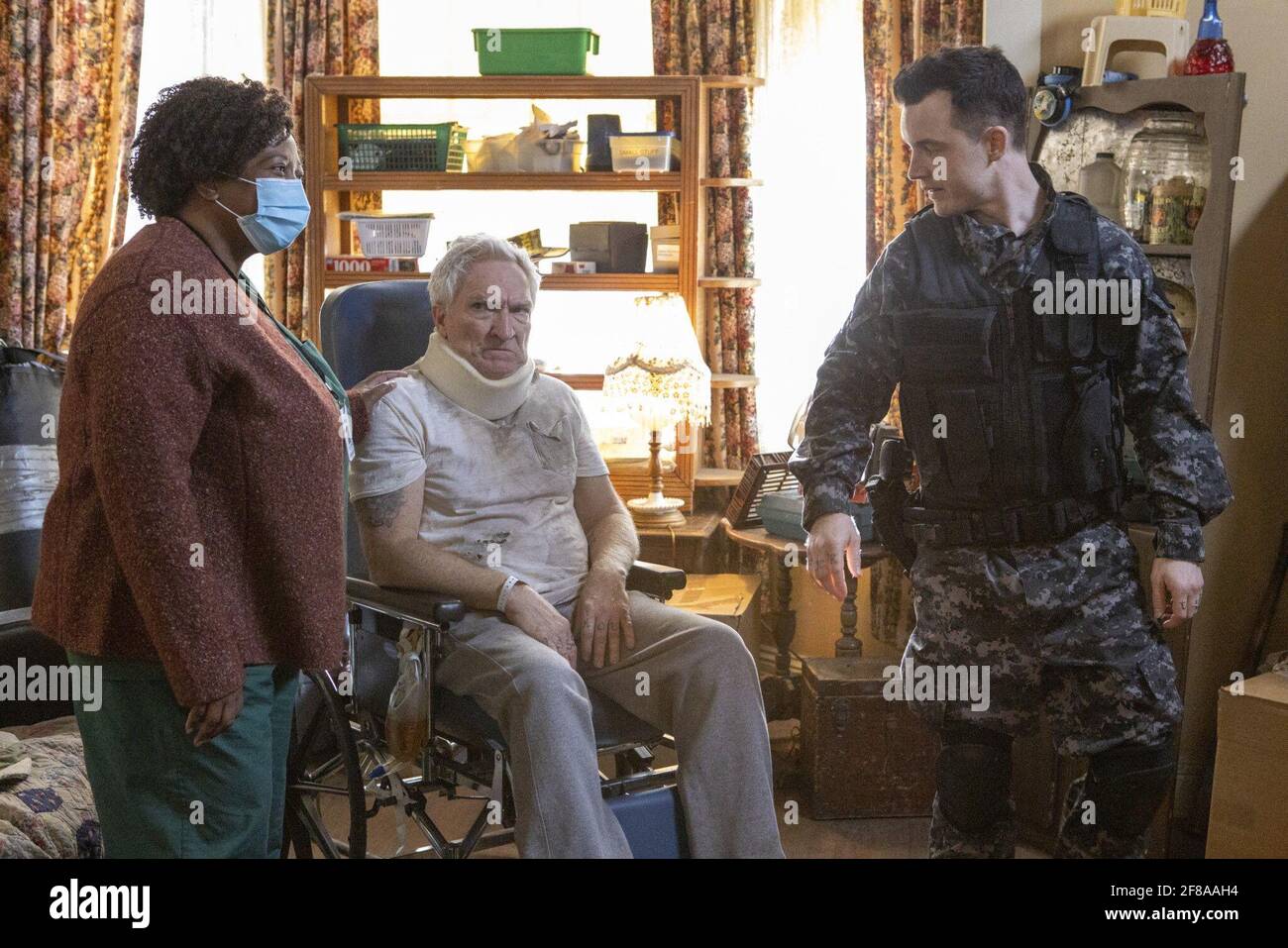 SHAMELESS, Dennis Cockrum (center), Noel Fisher (right), Cancelled ...