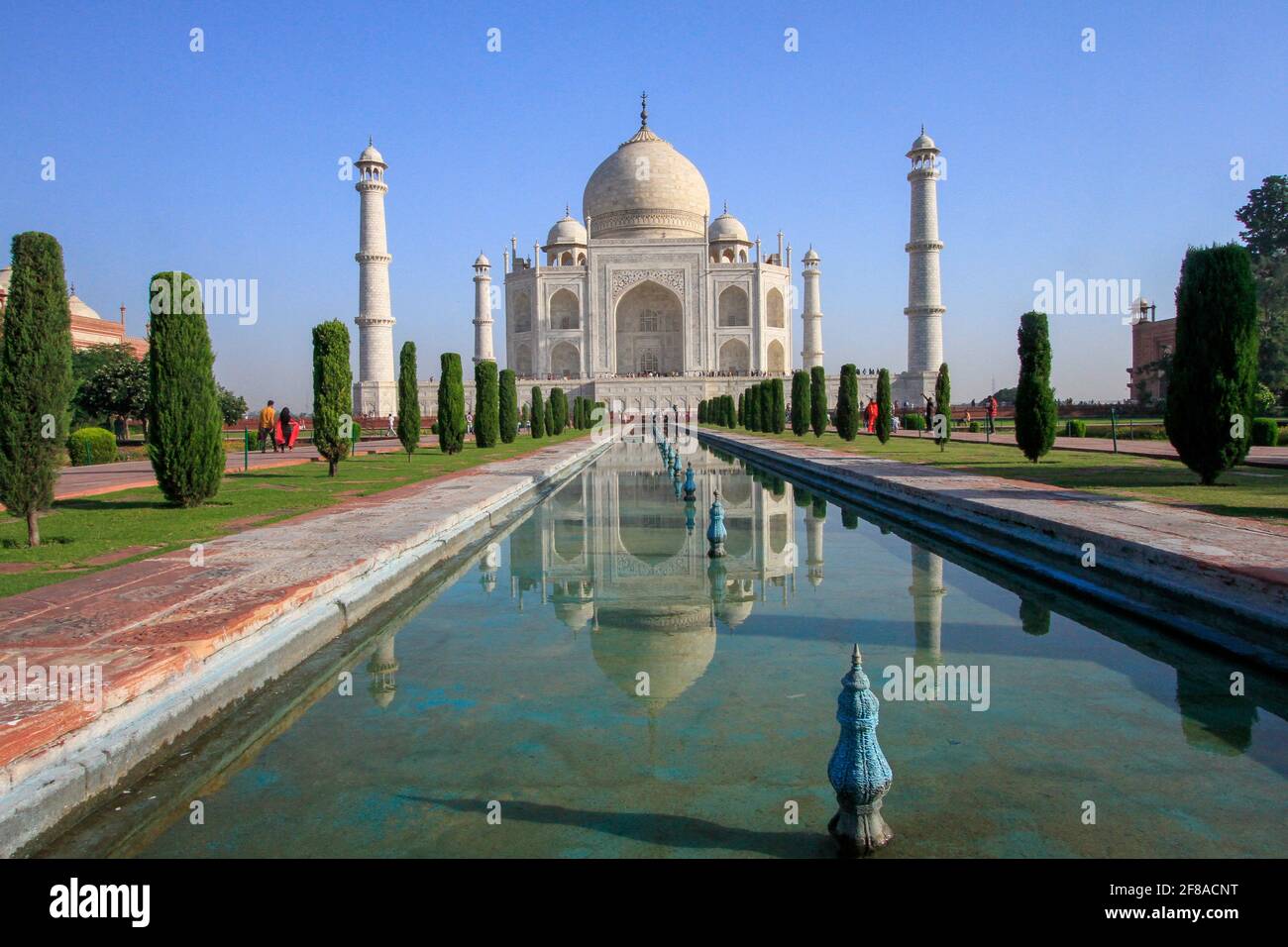 Taj mahal is blue sky hi-res stock photography and images - Alamy
