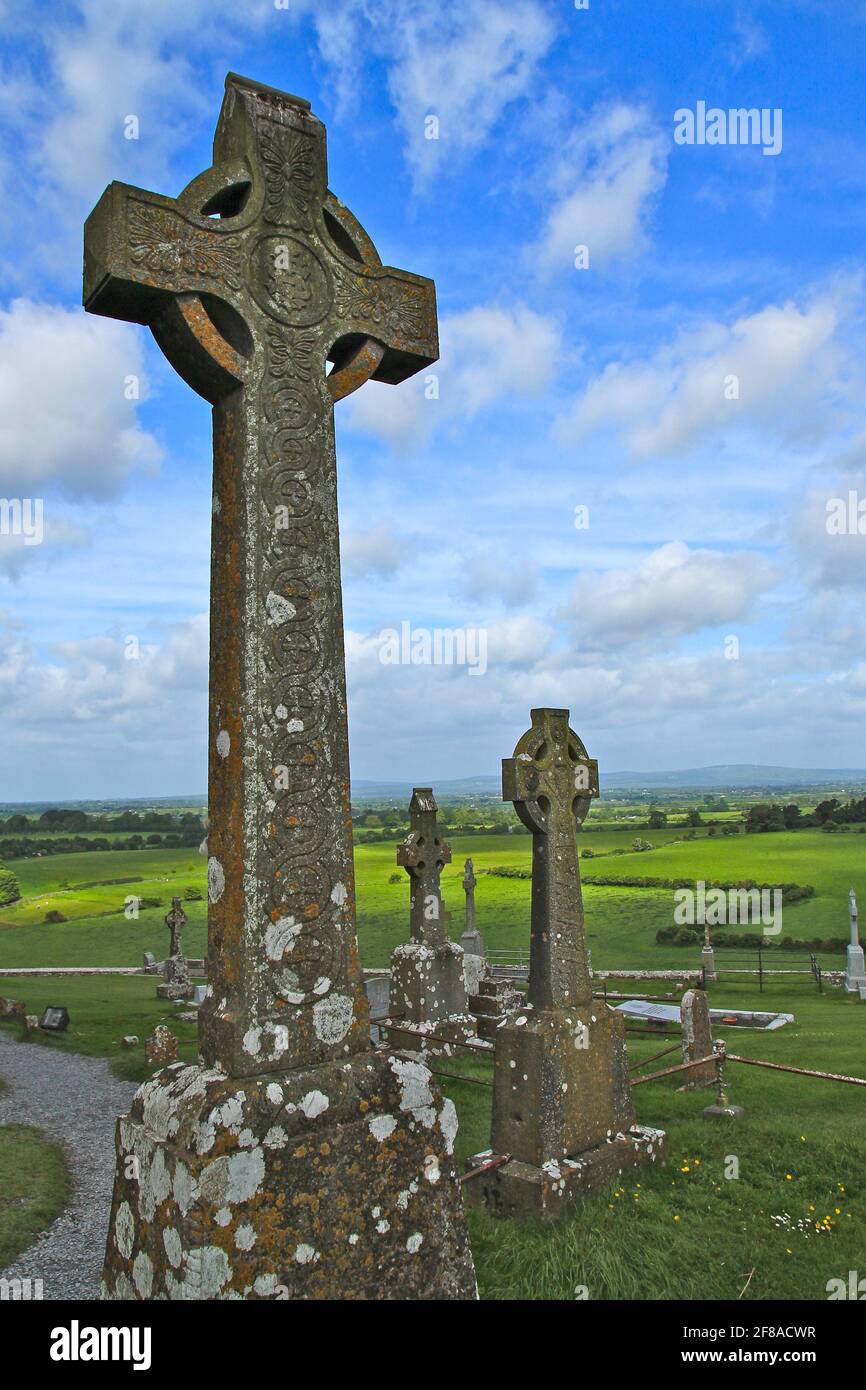 Ancient stone celtic cross hi-res stock photography and images - Alamy