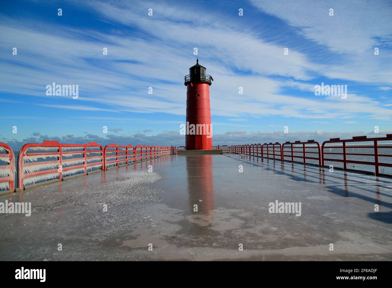 Milwaukee pier head lighthouse hi-res stock photography and images - Alamy