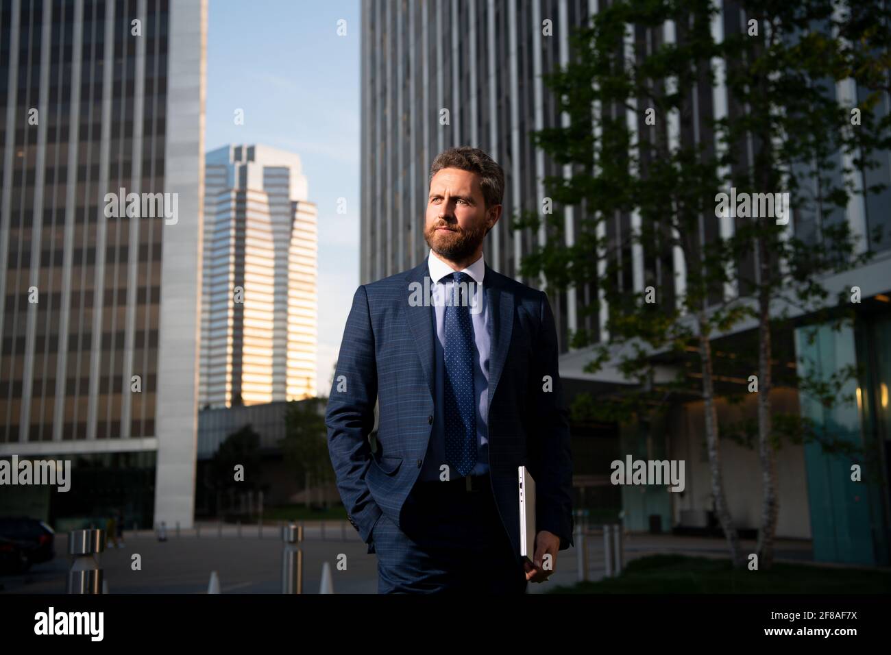 Business people. Young businessman think of soemthing outdoors. Work ...