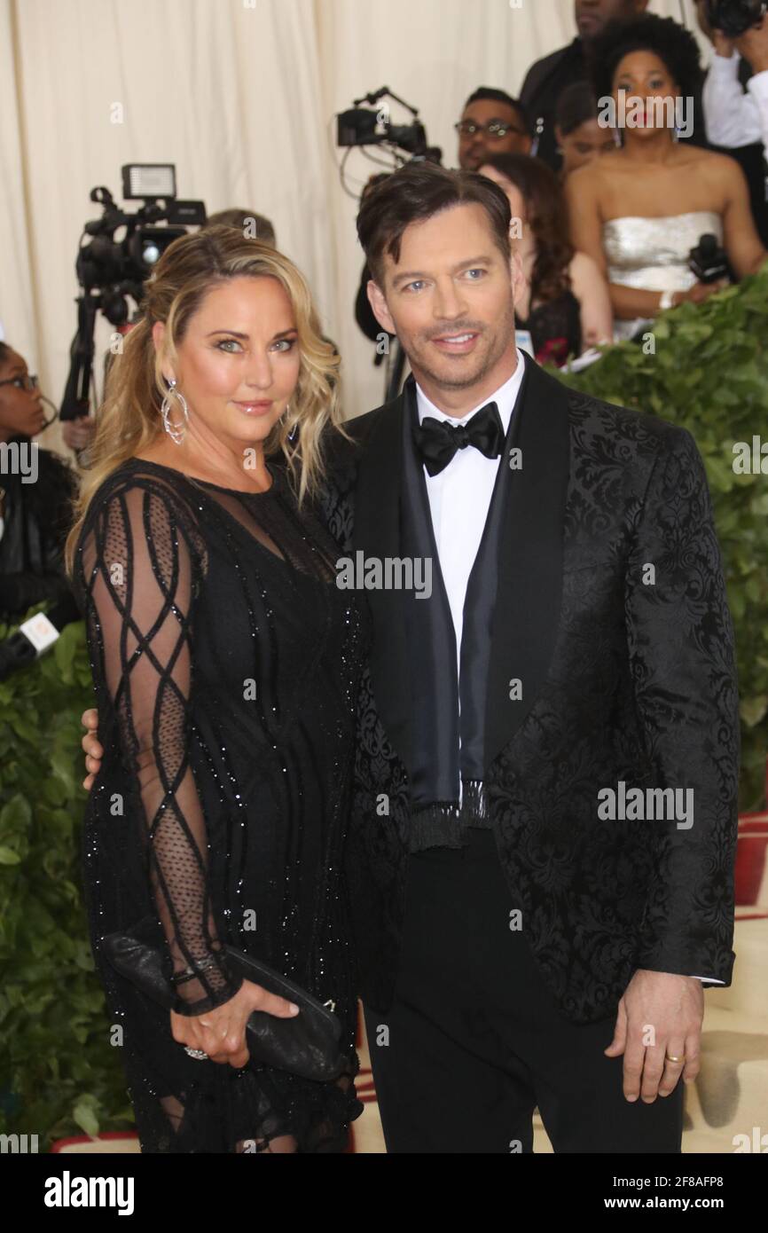 Jill Goodacre, Harry Connick Jr. wearing Erden arrives to the 2018 Met ...