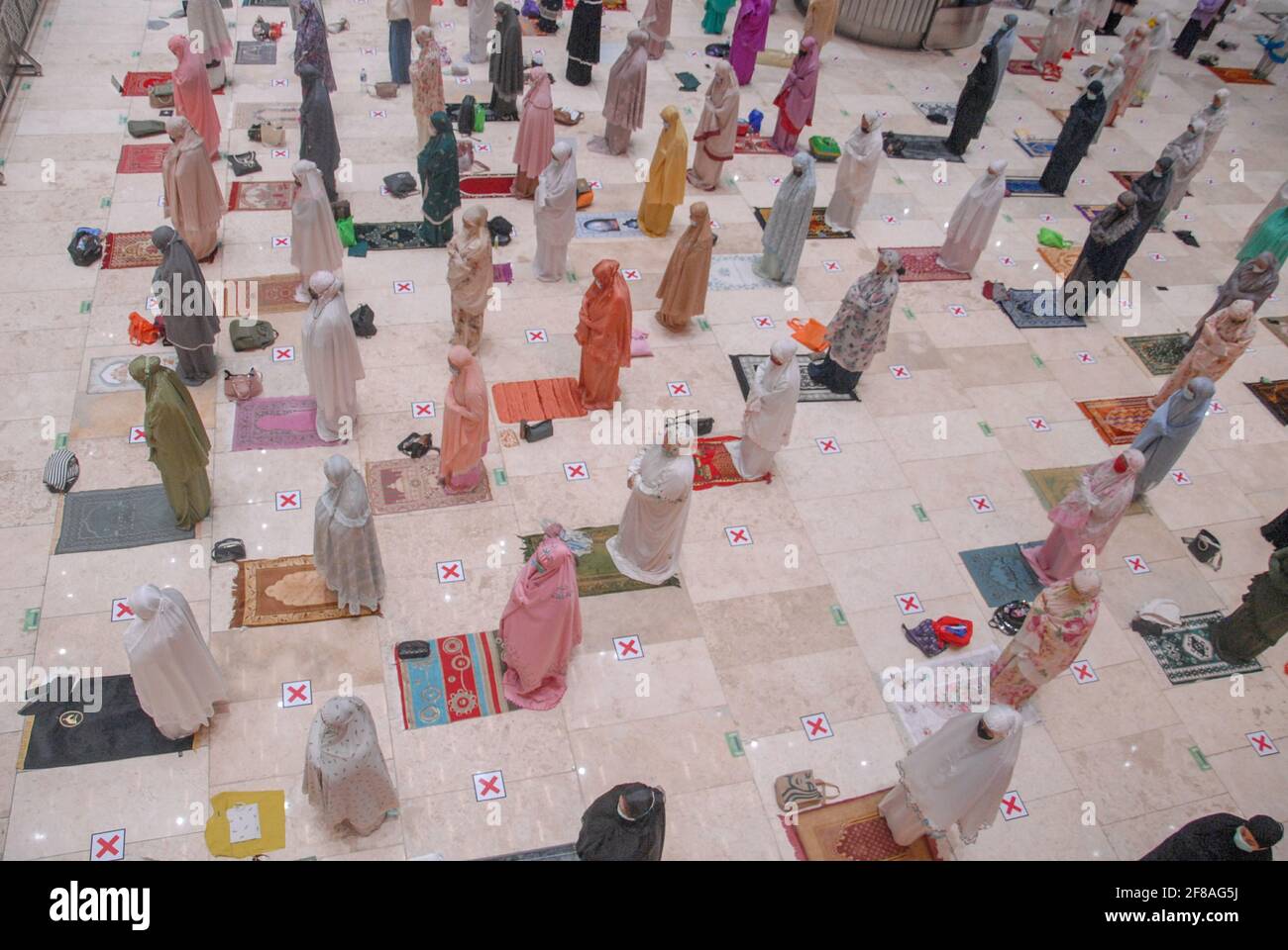 Tarawih prayers hi-res stock photography and images - Alamy