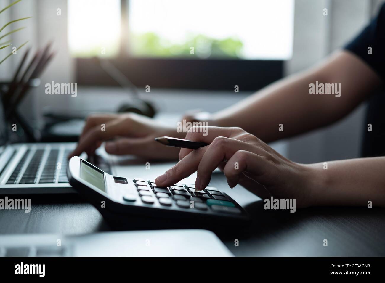 Accounting expert hi-res stock photography and images - Alamy