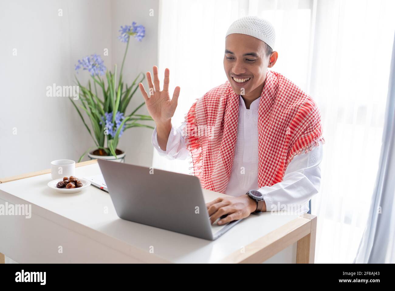 Asian muslim man meeting using hi-res stock photography and images - Alamy