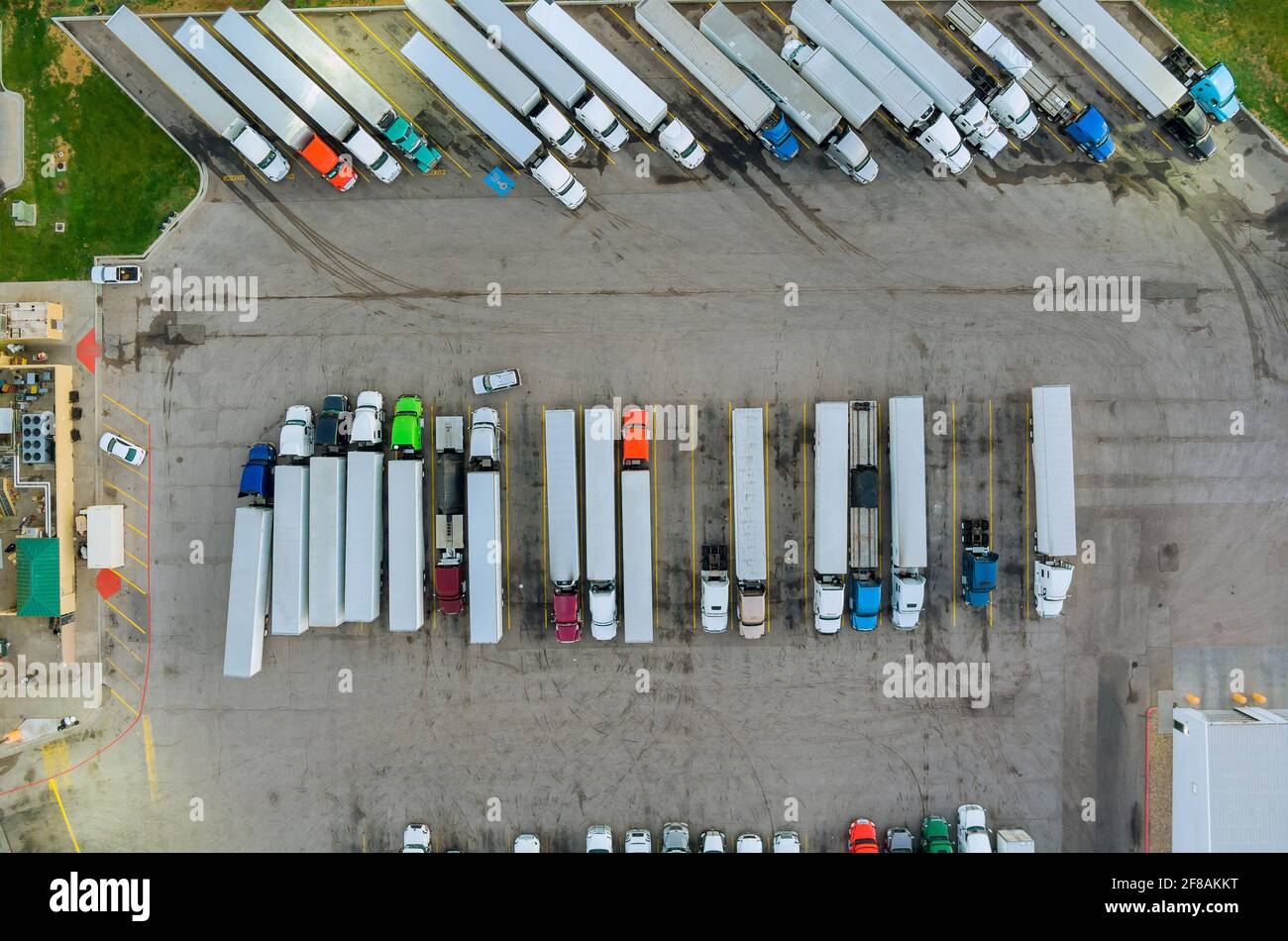 Aerial view truck parking lot hi-res stock photography and images - Alamy