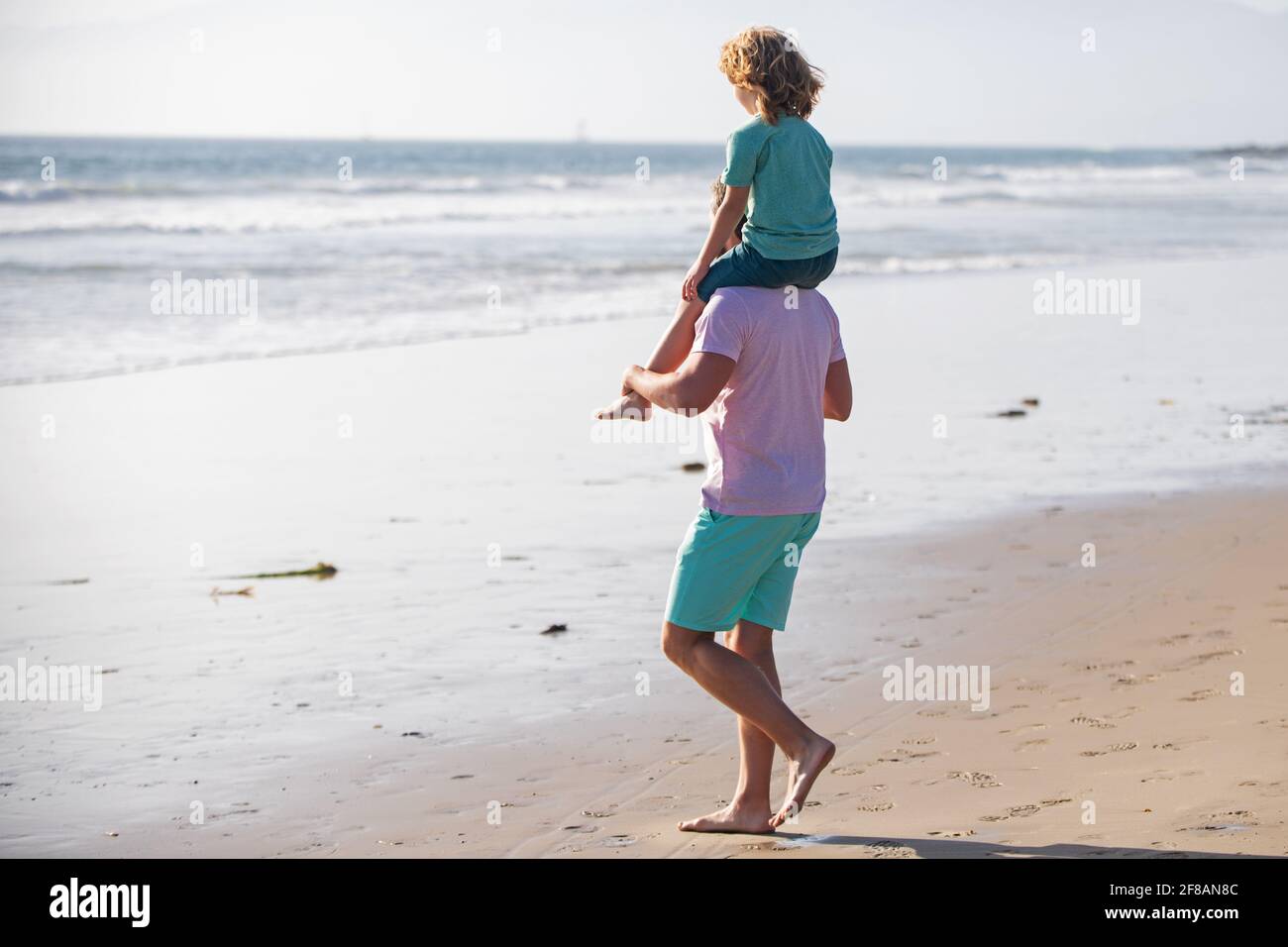Shoulder ride beach hi-res stock photography and images - Alamy