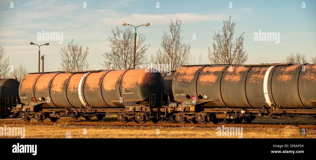 Rail rail tankers hi-res stock photography and images - Alamy