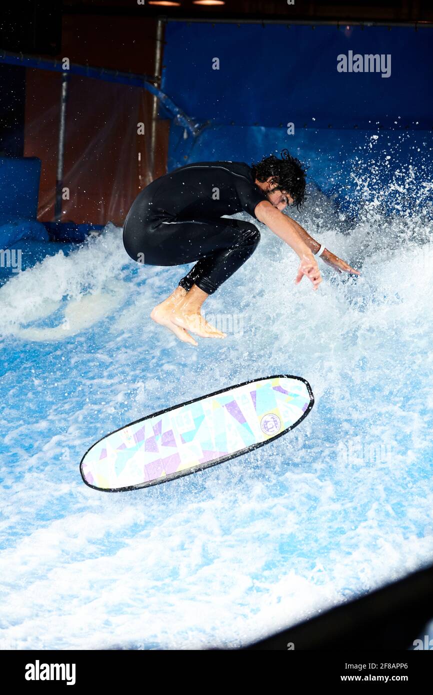 Surfing artificial wave hi-res stock photography and images - Alamy