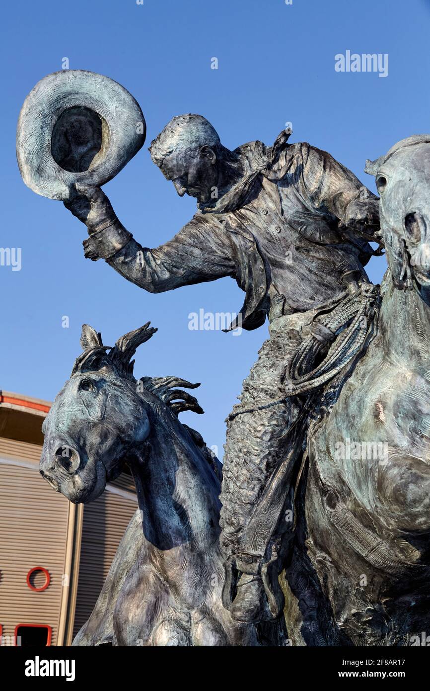Cowboy horse statue hi-res stock photography and images - Alamy