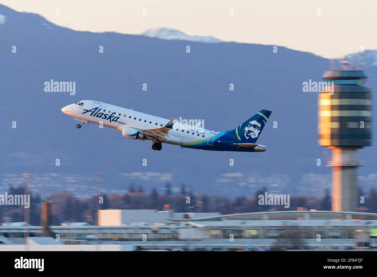 Embraer E175lr High Resolution Stock Photography and Images - Alamy