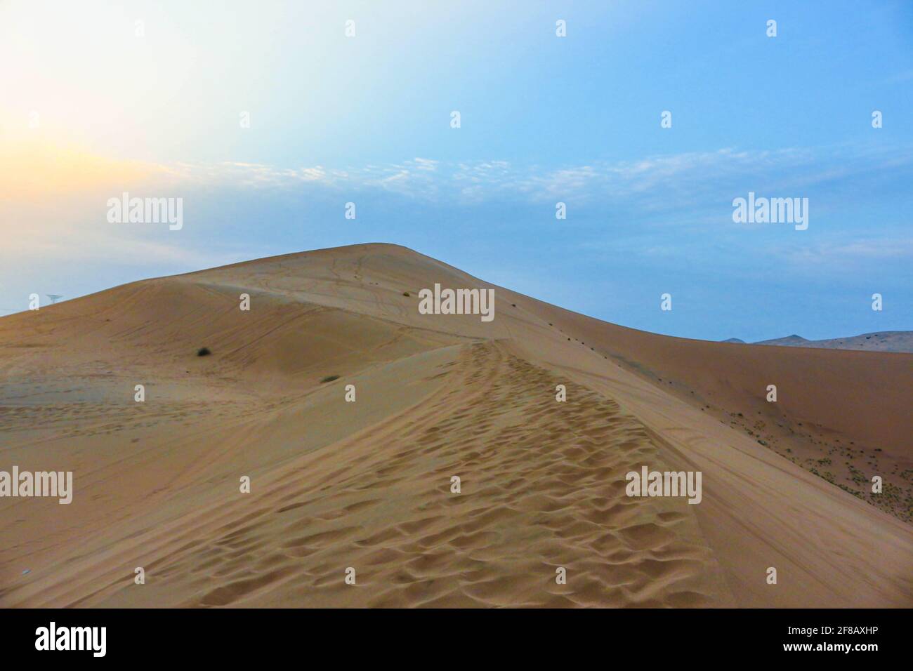 sand dunes in saudi arabia Stock Photo - Alamy