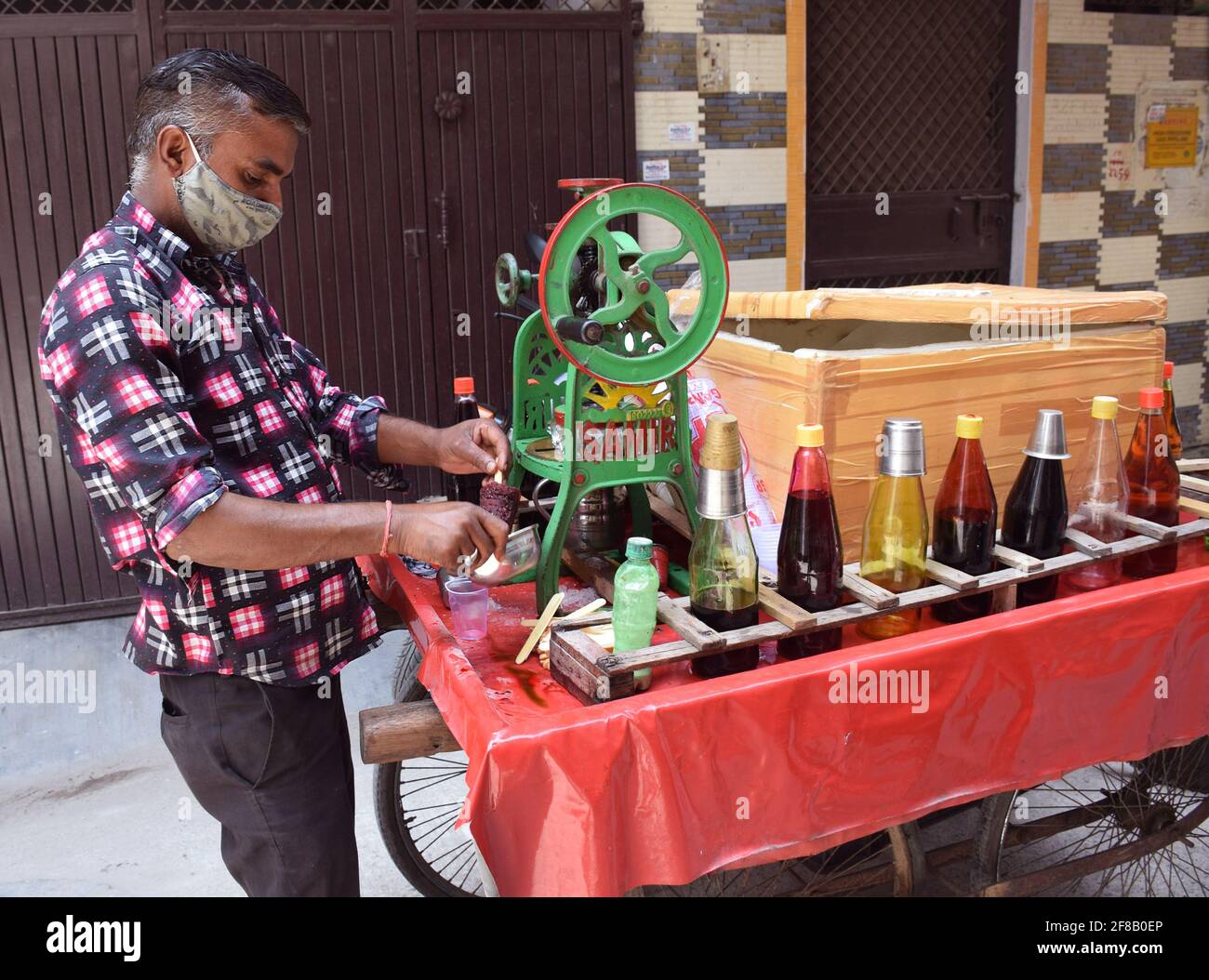 Kala khatta cart hi-res stock photography and images - Alamy