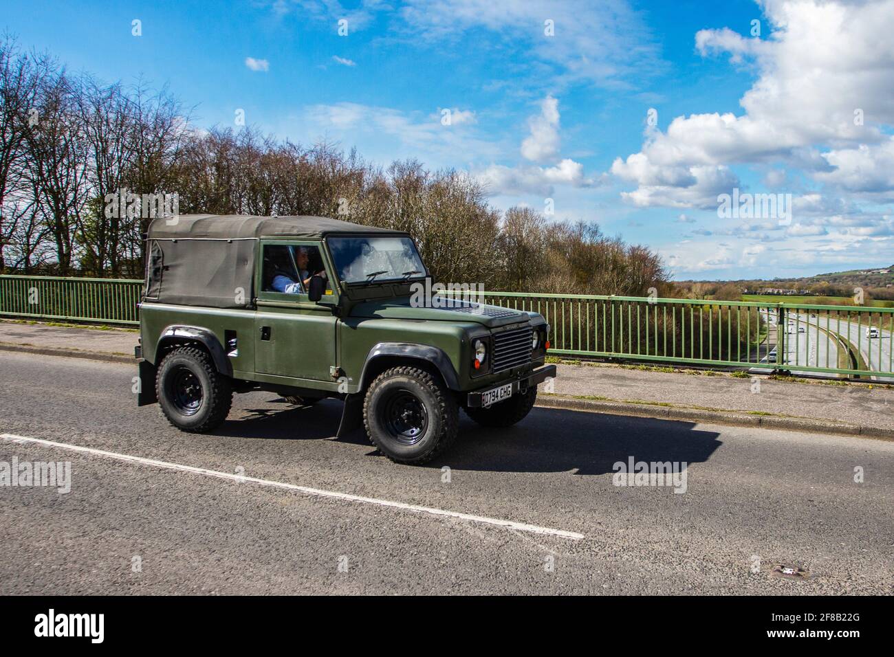Land rover defender 2494cc hi-res stock photography and images - Alamy