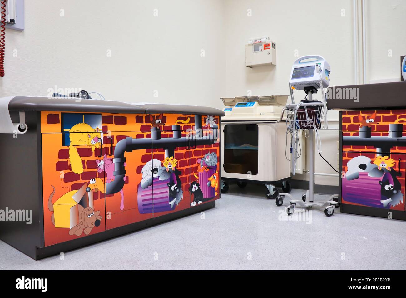 Exam room in a pediatric clinic Stock Photo - Alamy