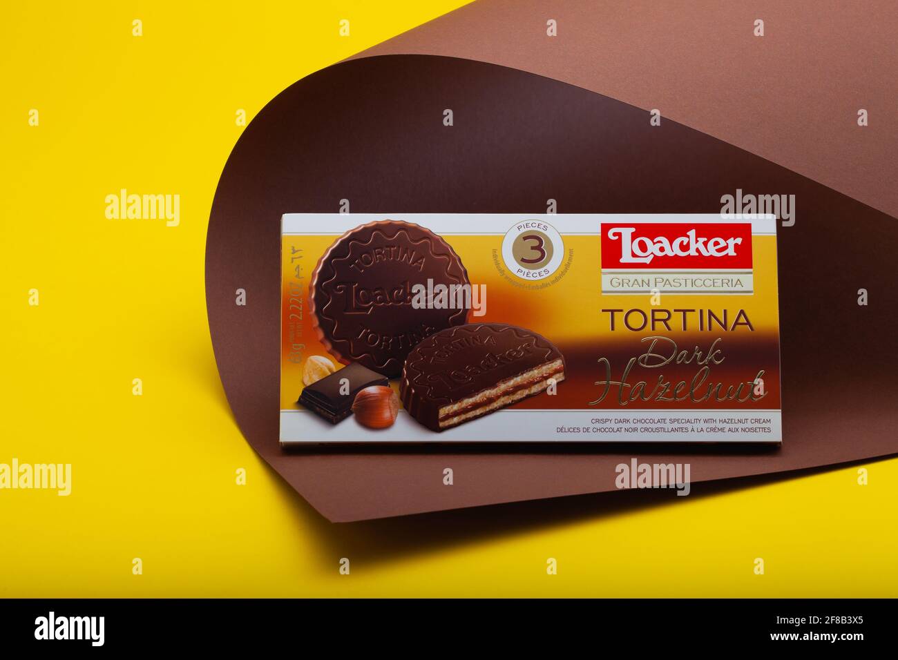 Crispy wafer choco hi-res stock photography and images - Alamy