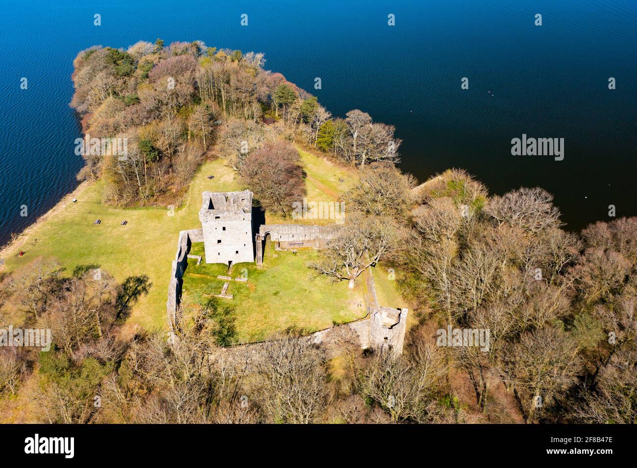 Lochleven castle on loch leven hi-res stock photography and images - Alamy