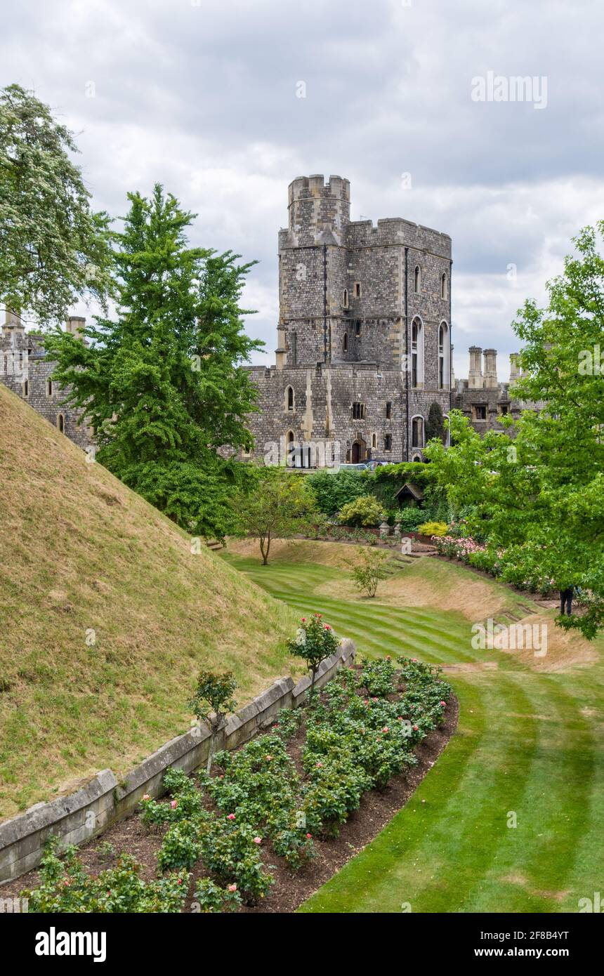 Windsor castle garden hi-res stock photography and images - Alamy
