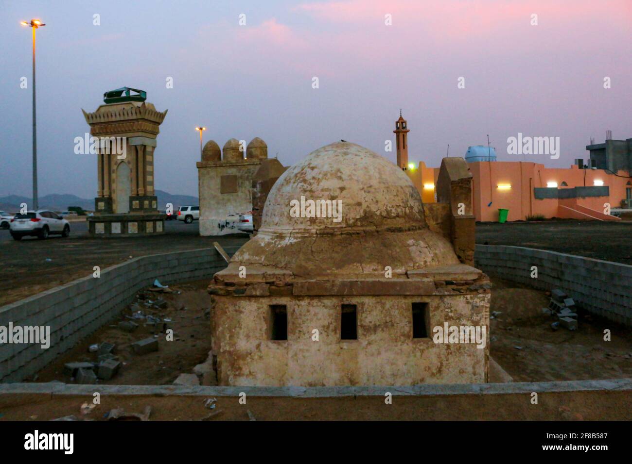 old makkah haram border Stock Photo - Alamy