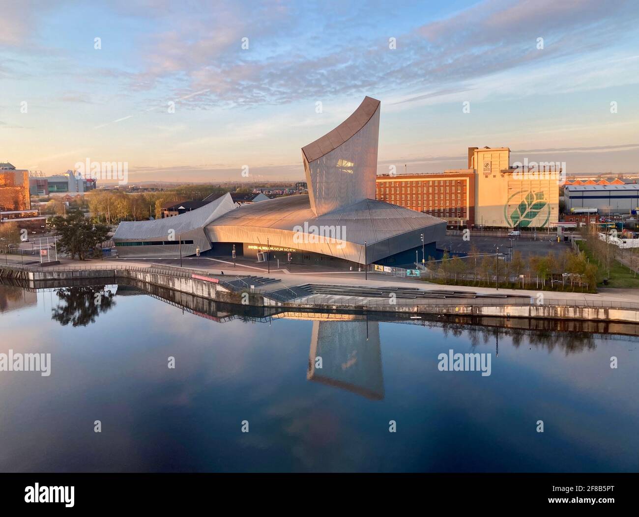 The Imperial War Museum North IWMN / IWM North on a beautiful spring ...