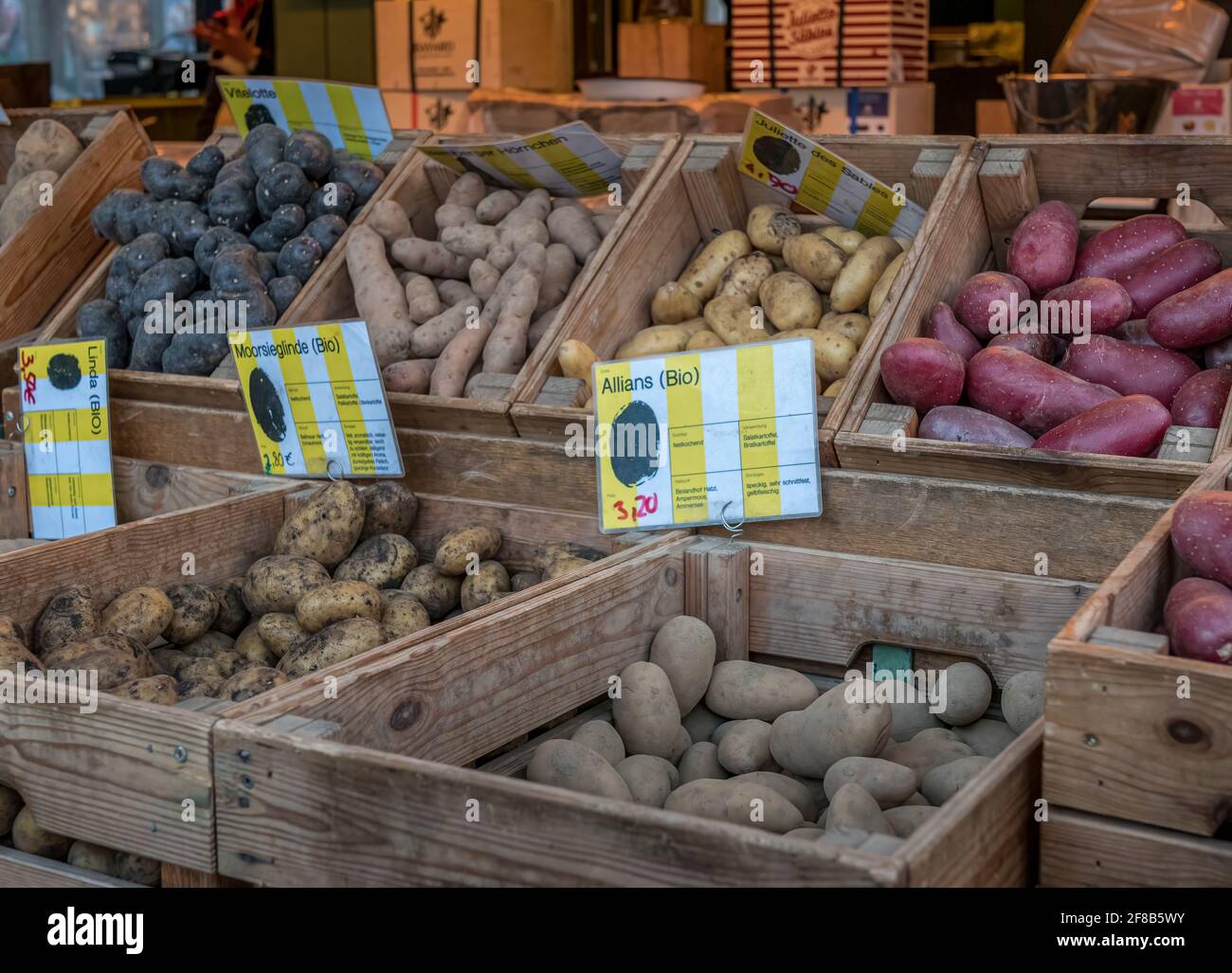 Stand with potatoes on the Viktualienmarkt in Munich, Bavaria, Germany ...