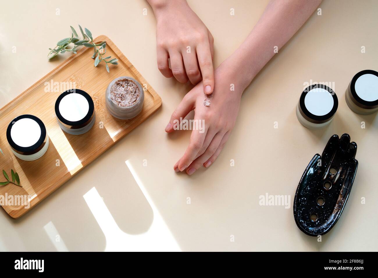 Scrub hands hi-res stock photography and images - Alamy