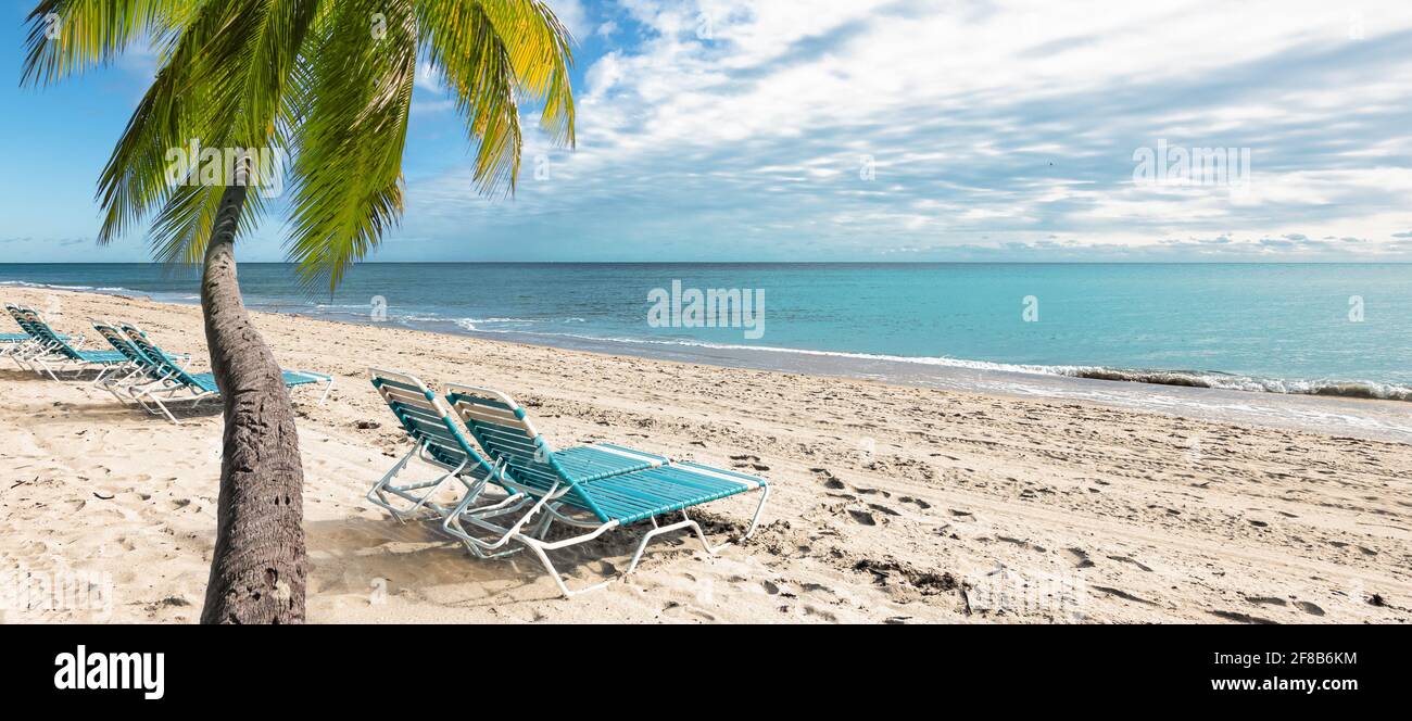 Relax on the beach Stock Photo - Alamy