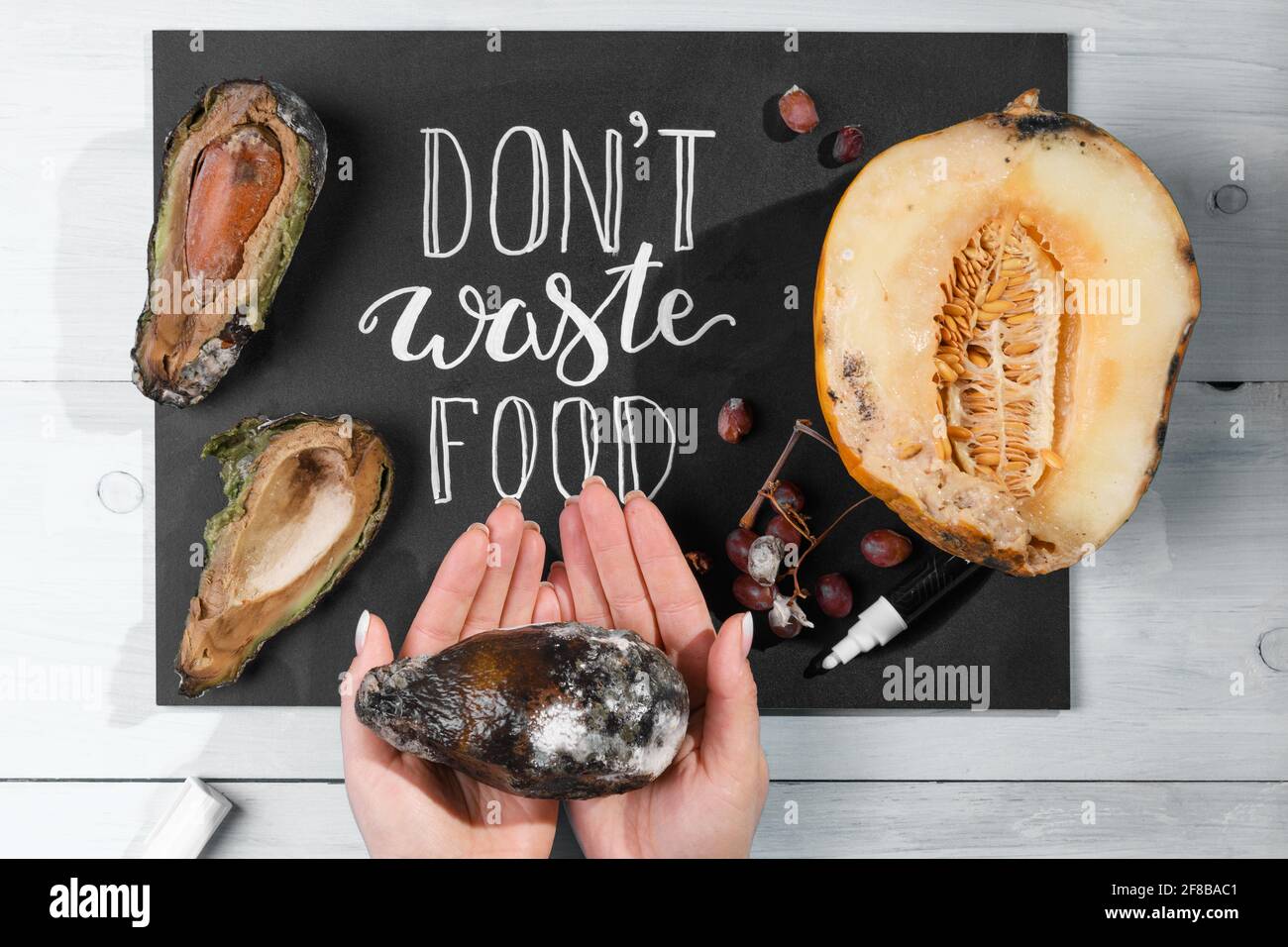 Dont throw garbage hi-res stock photography and images - Alamy