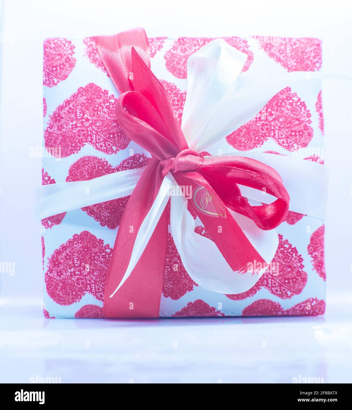 Single gift box. Print Gift box in the shape of a heart with a ribbon ...