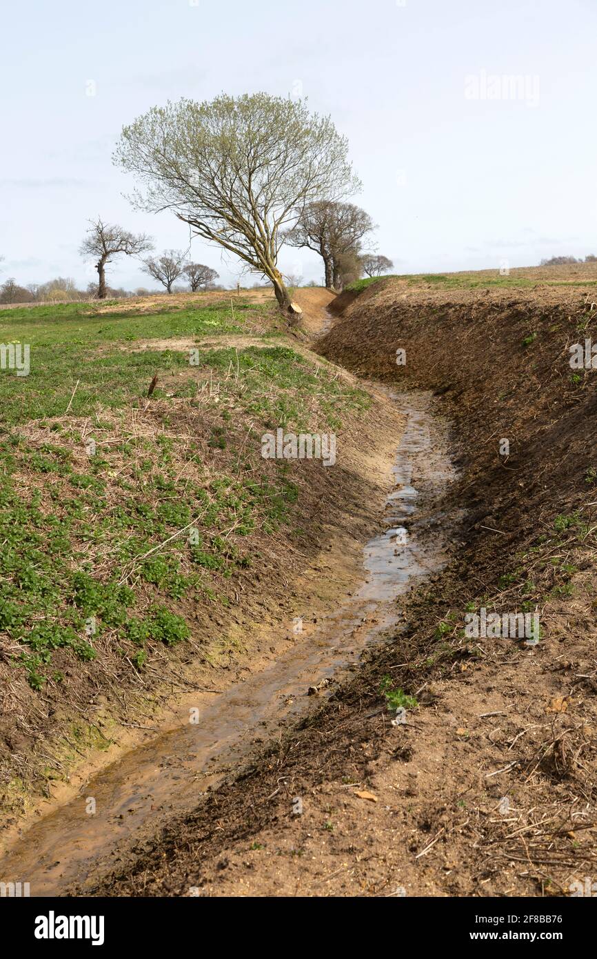 Recently cleared drainage ditch drain water from fields to River Deben ...
