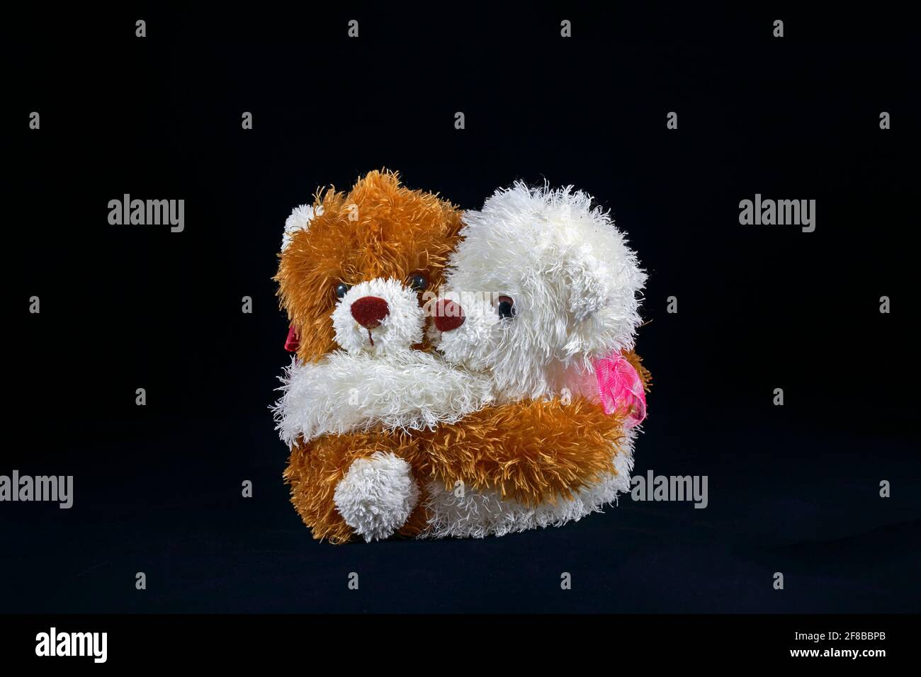 Teddy Bears hugging together Stock Photo - Alamy
