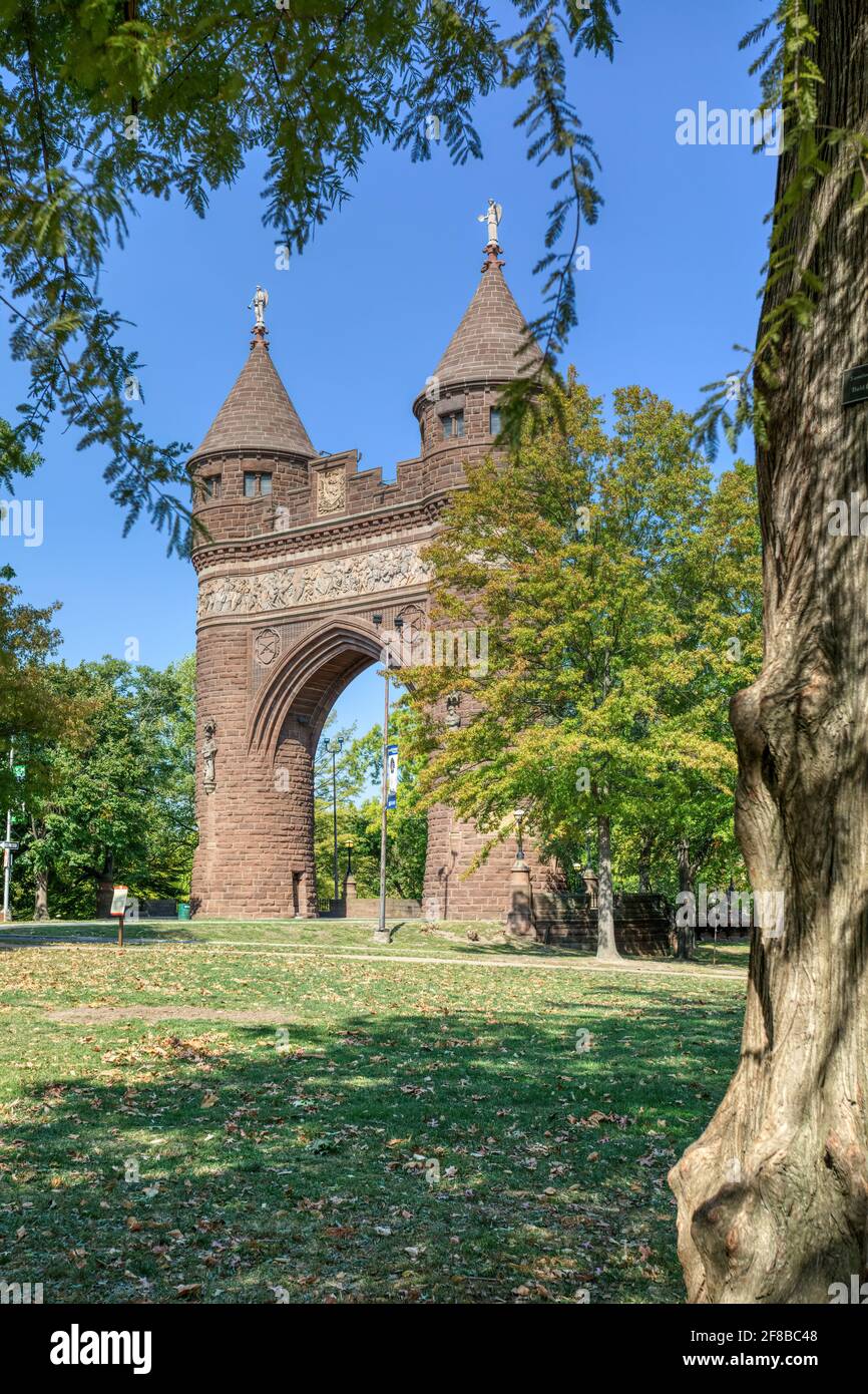 Soldiers and Sailors Memorial Arch, Bushnell Park, downtown Hartford ...