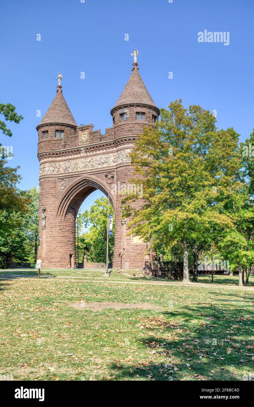 Soldiers and Sailors Memorial Arch, Bushnell Park, downtown Hartford ...