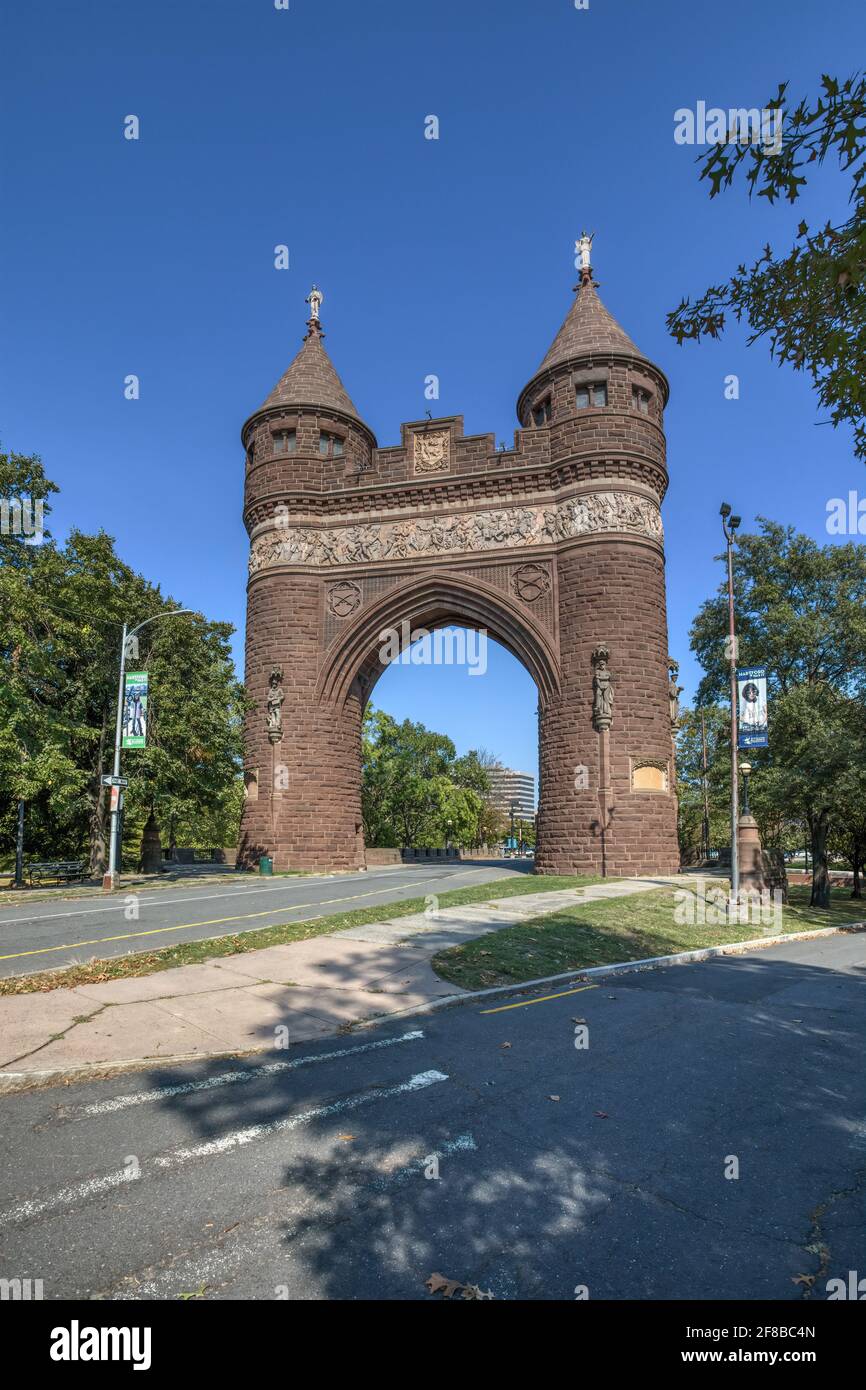 Soldiers and Sailors Memorial Arch, Bushnell Park, downtown Hartford ...
