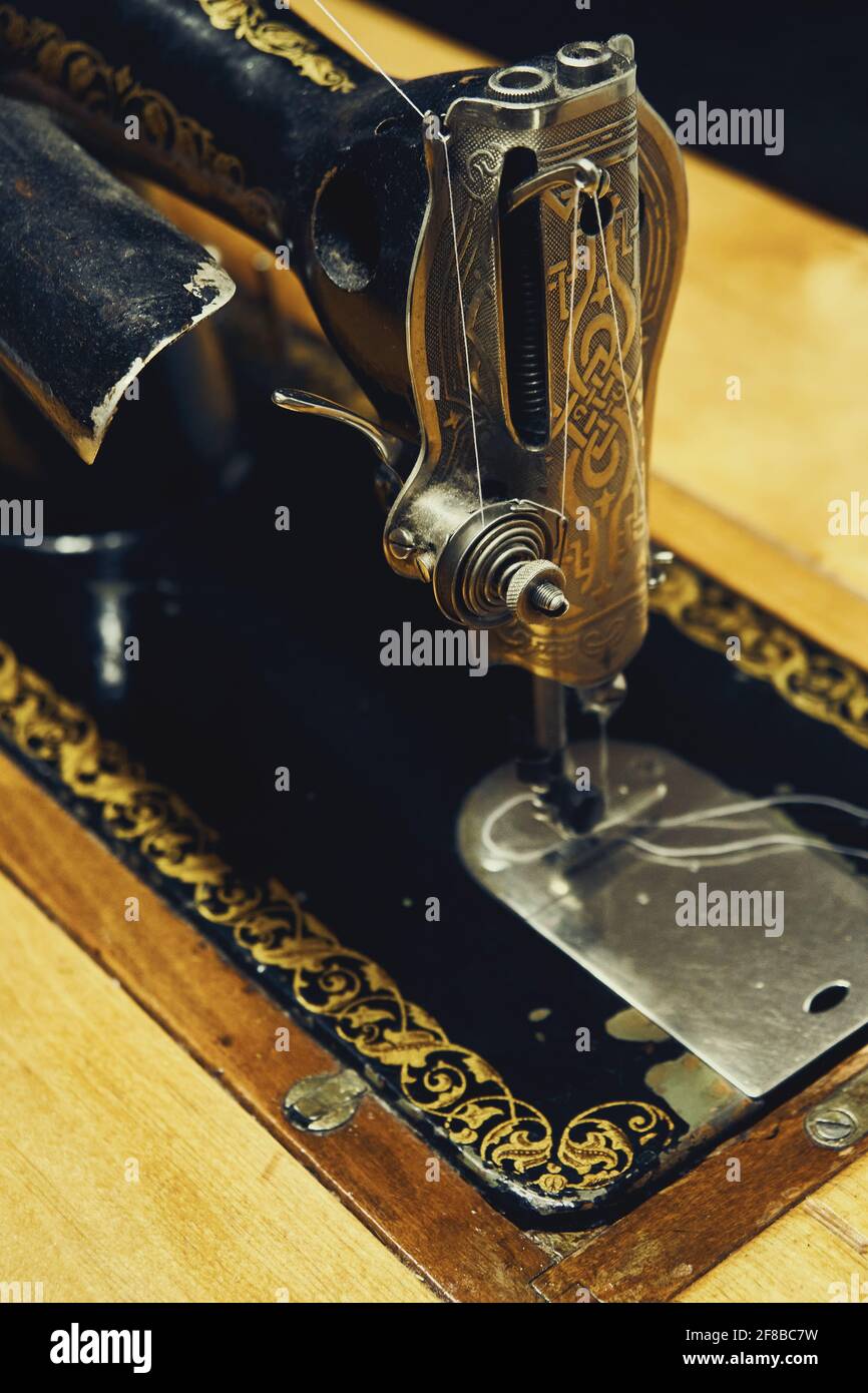 Manual sewing machine hi-res stock photography and images - Alamy