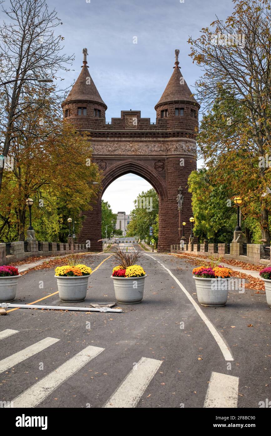 Soldiers and Sailors Memorial Arch, Bushnell Park, downtown Hartford ...