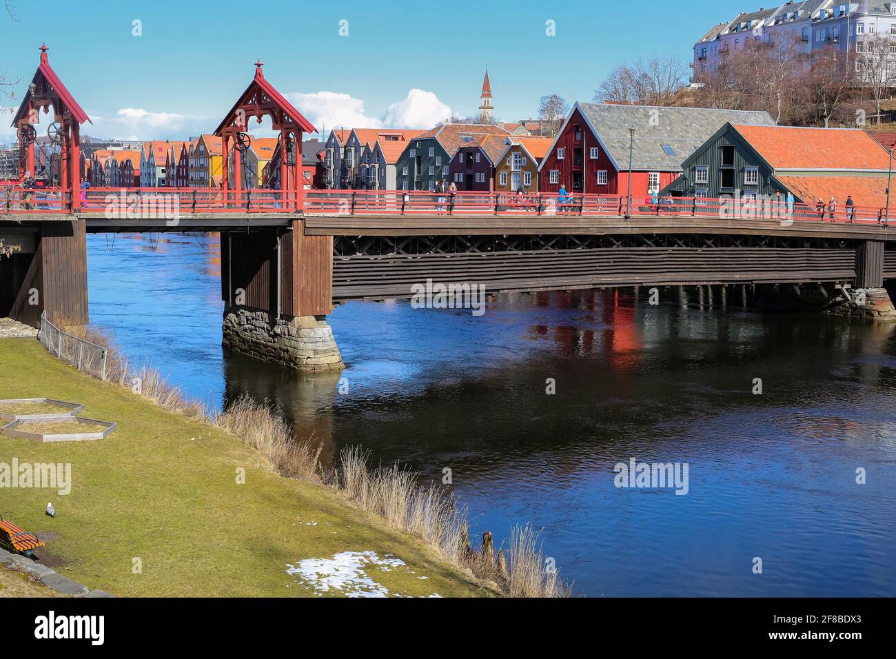 Spring in Trondheim, view of the river Nidelva and The Old Bridge ( den ...