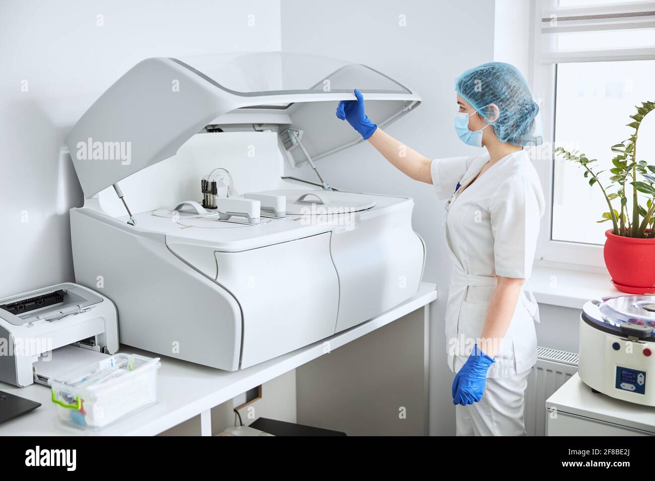 Biochemical analyzer hi-res stock photography and images - Alamy