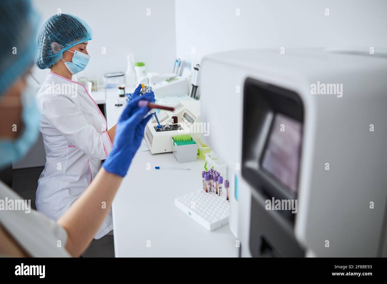 Whole blood tube hi-res stock photography and images - Alamy