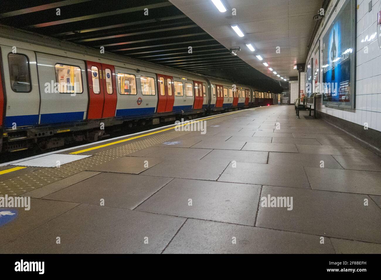 TFL Platform at Tower Hill, London Stock Photo - Alamy