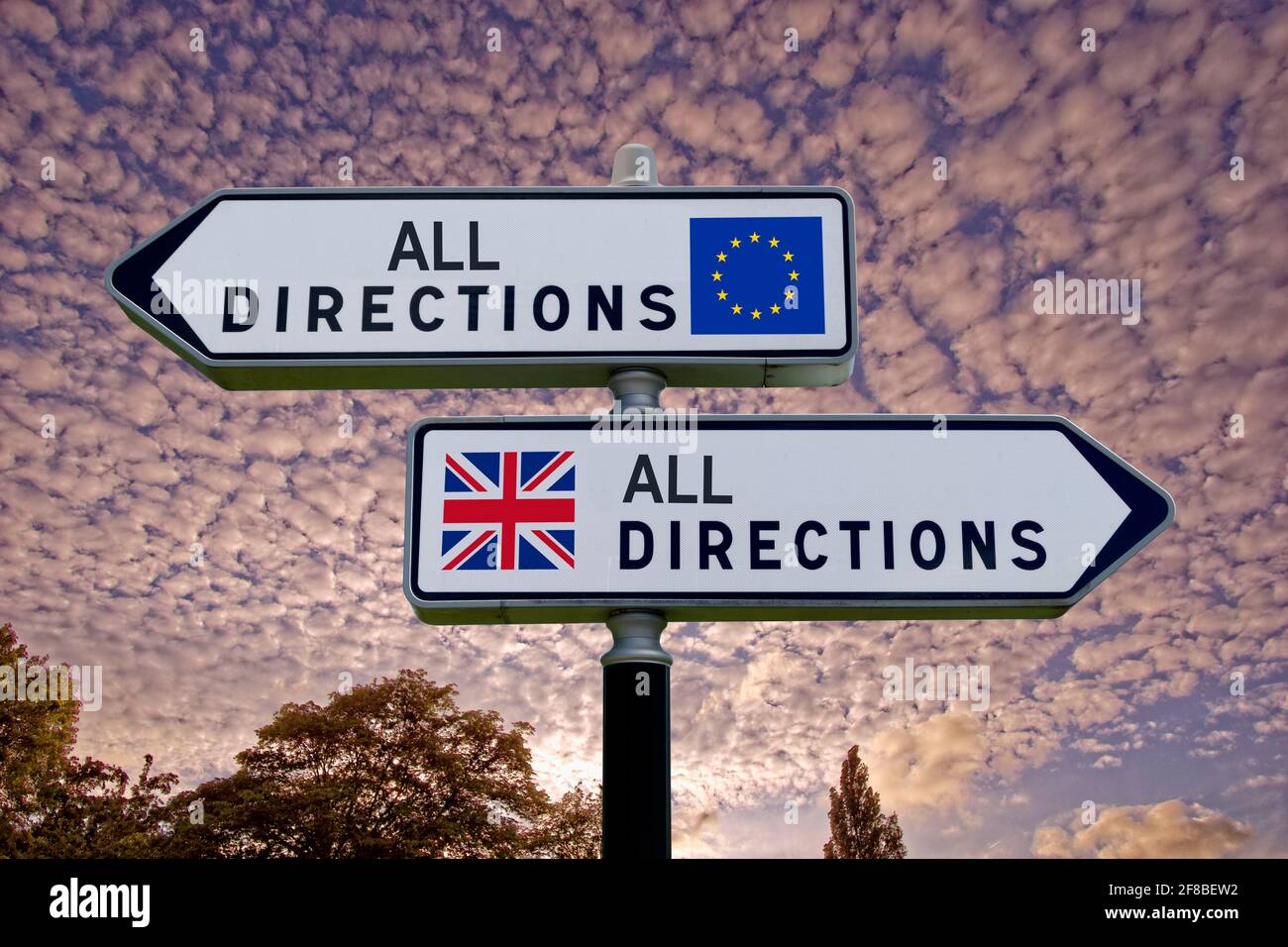 Toutes directions road sign hi-res stock photography and images - Alamy