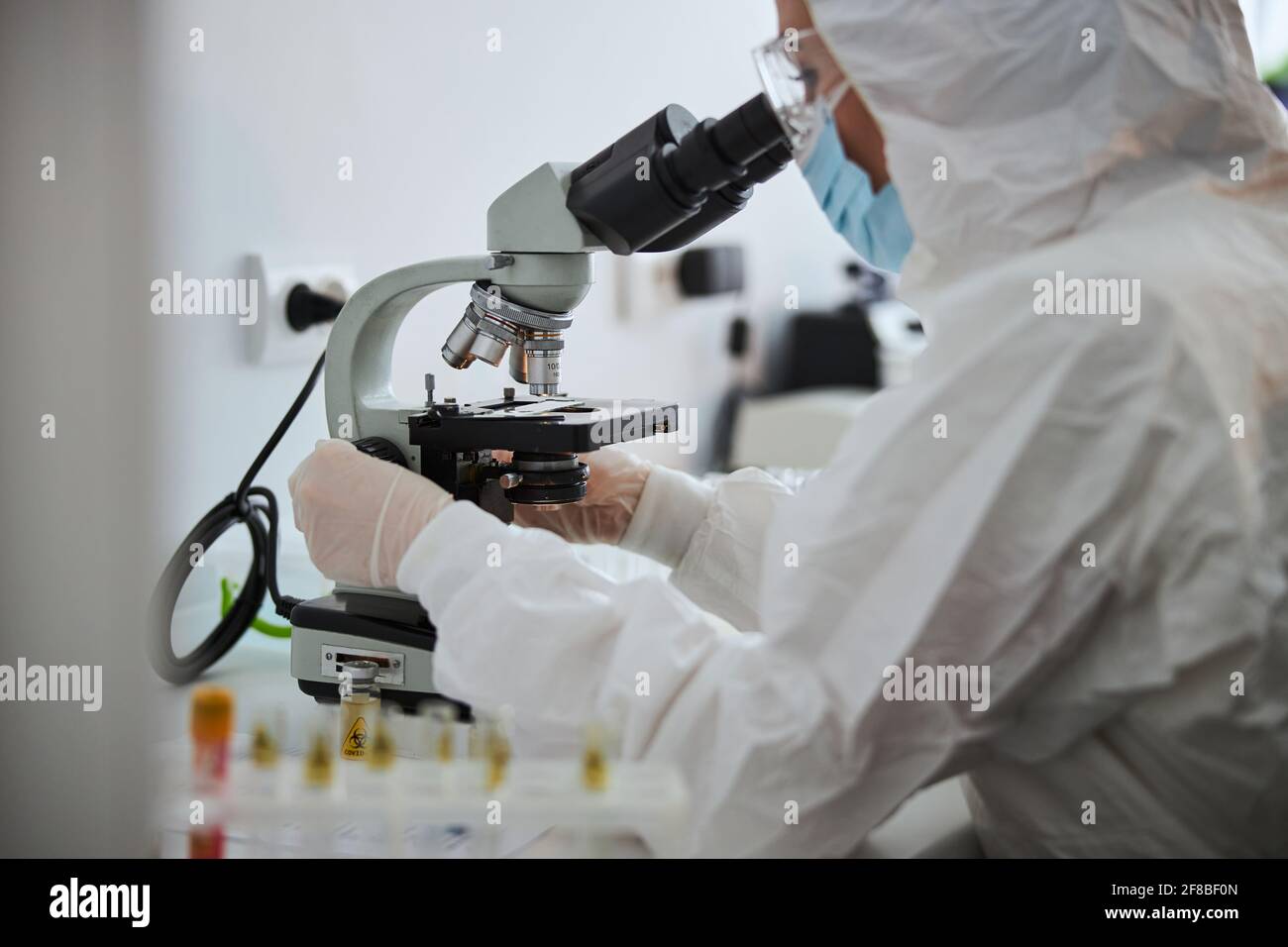 Antiviral drug research lab hi-res stock photography and images - Alamy