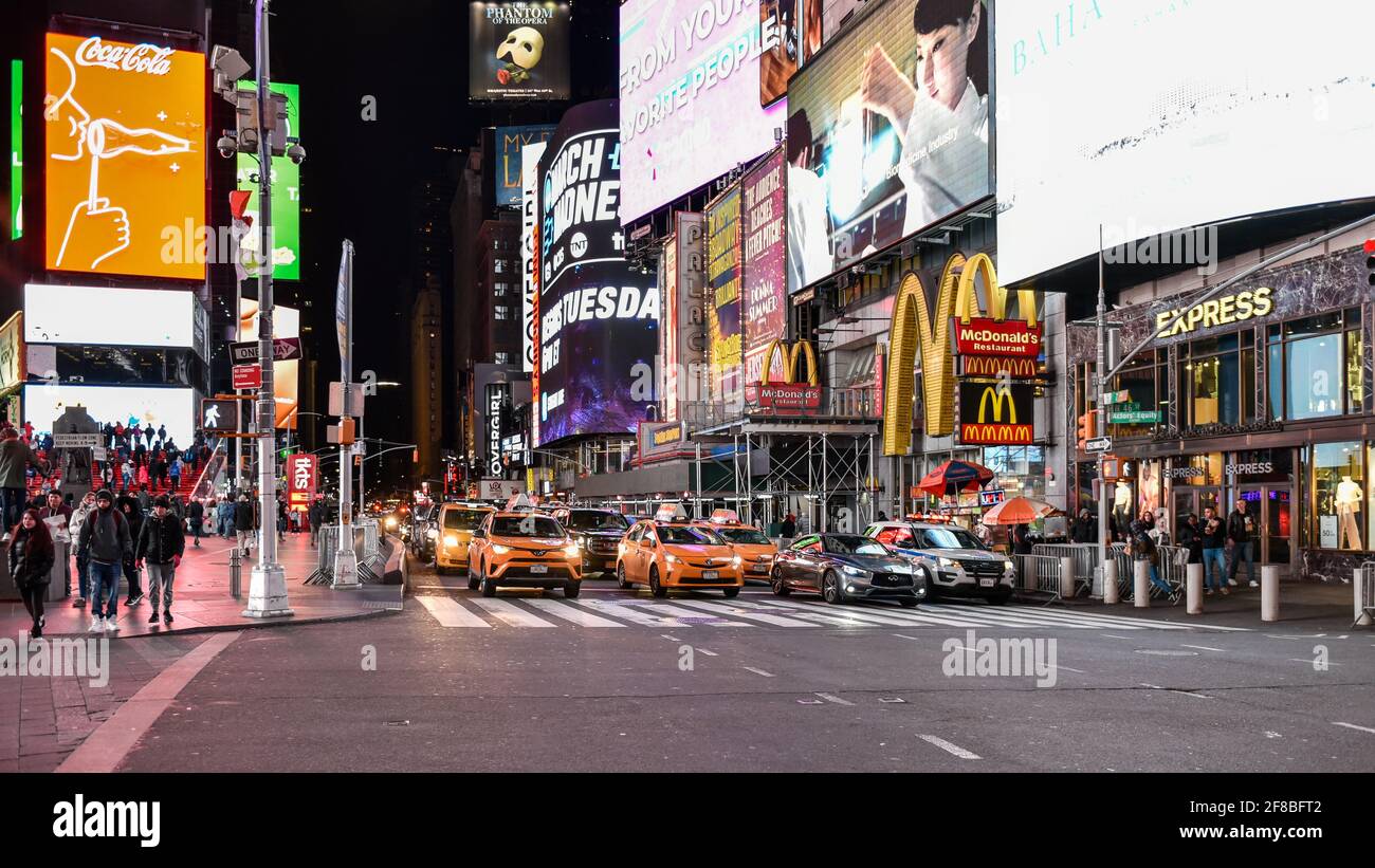Famous times square intersection traffic hi-res stock photography and ...